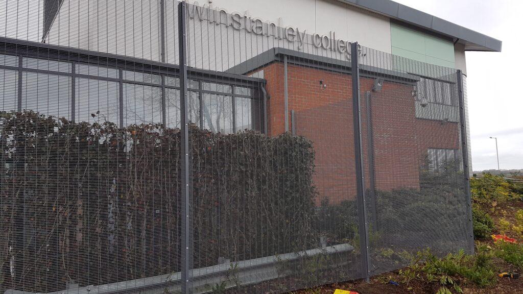2.4m High x 2.5m Wide Urban Anti-Climb Security Mesh Fencing Kit